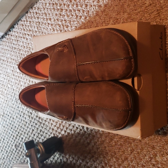 Clarks | Shoes | Clarks Un Loop Ave Walking Shoes Taupe Sz Us 8 | Poshmark